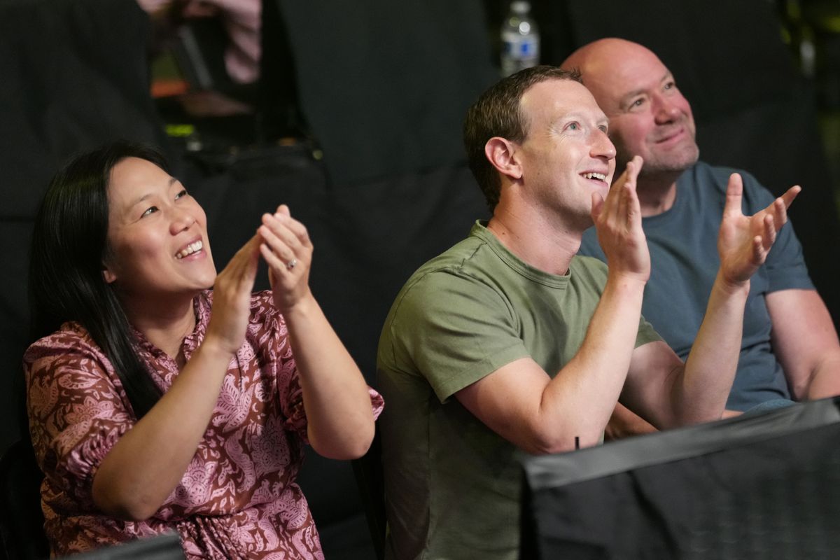 Zuckerberg compra todas las entradas de una pelea de artes marciales en ... Zuckerberg compra todas las entradas de una pelea de artes marciales en ...